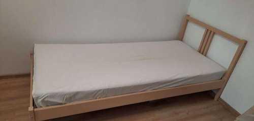 Кровать IKEA с пружинным матрасом