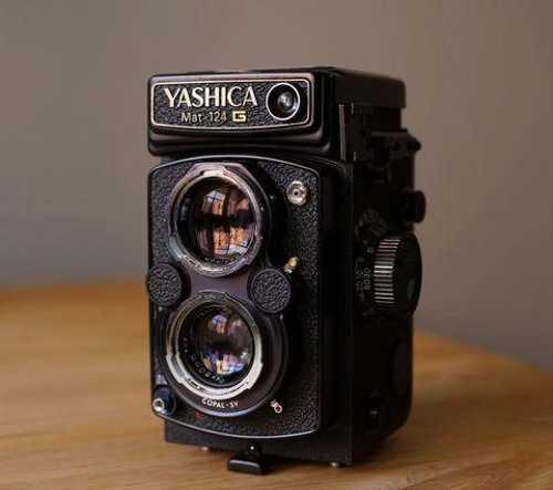 Yashica mat-124G