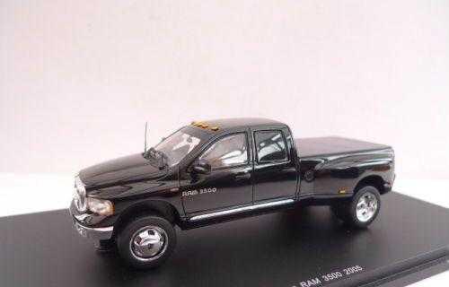 Dodge RAM 3500 Heavy Duty 4х4 1/43 Spark Раритет