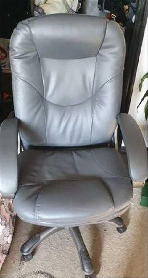 Офисное коженное кресло руководителя Chairman 668