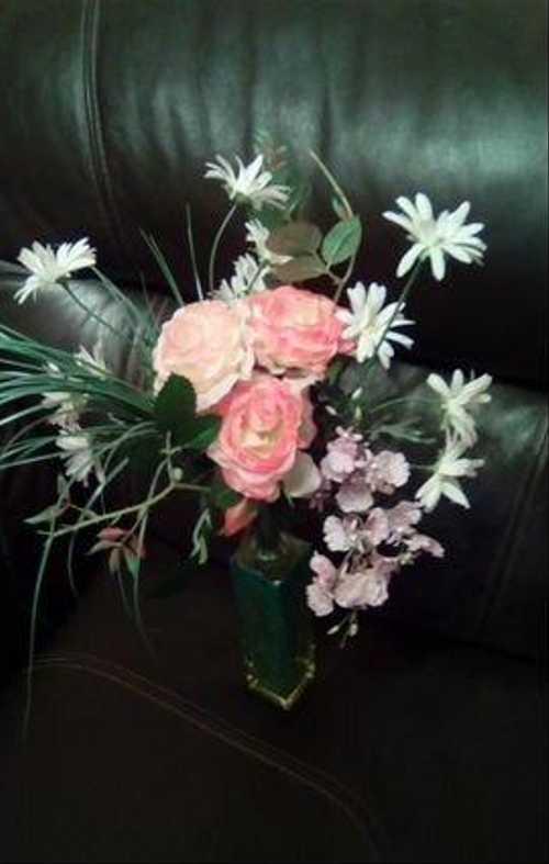 Искусственные цветы 6 шт. в вазе