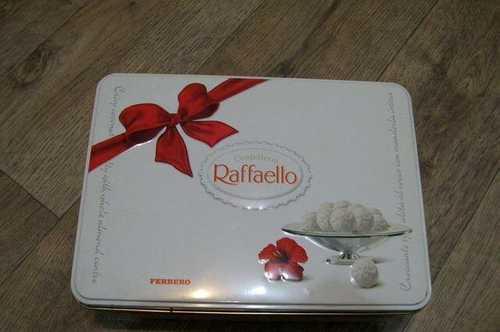 Жестяная коробка raffaello