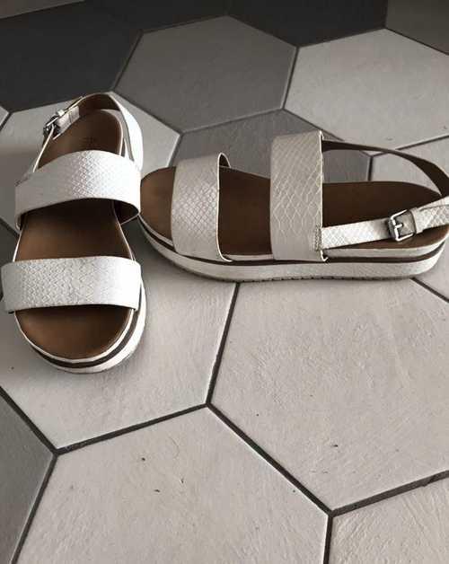 Сандалии Zara