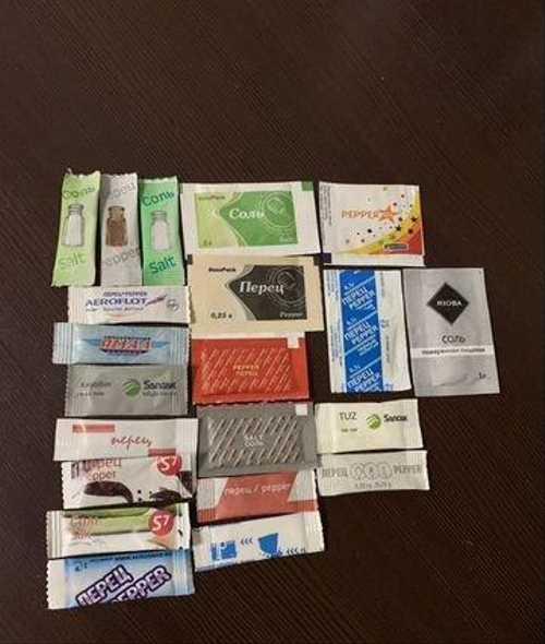 Коллекция пакетиков соли и перца