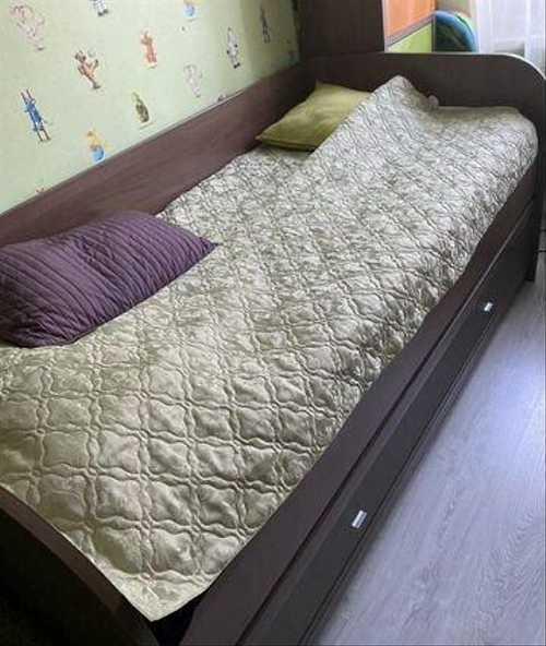 Двухярусная кровать