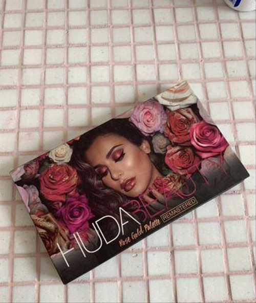 Оригинальная палетка huda beauty rose gold