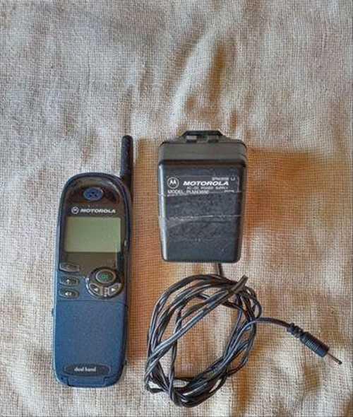 Винтажный телефон Motorola 3188 из 90-х
