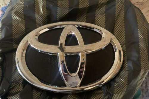 Toyota fortuner эмблема,шильдик