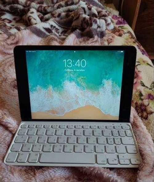 Планшет iPad mini 2 + клавиатура