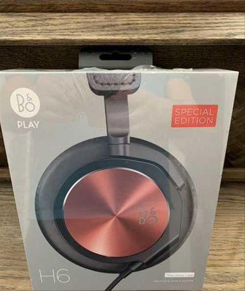 Наушники «Bang Olufsen»