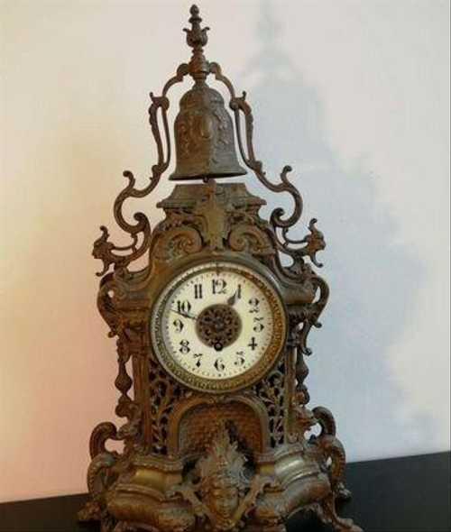 Бронзовые старинные часы с маятником