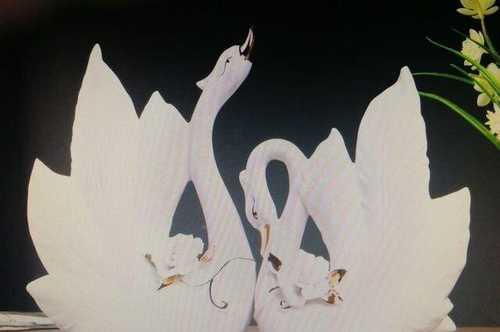 Сувенир керамика "Лебеди с розами"