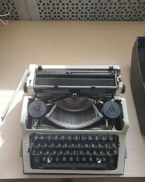 Пишущая машинка Роботрон пп-215-01 (1989г)