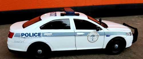 Ford Taurus police. 1/24