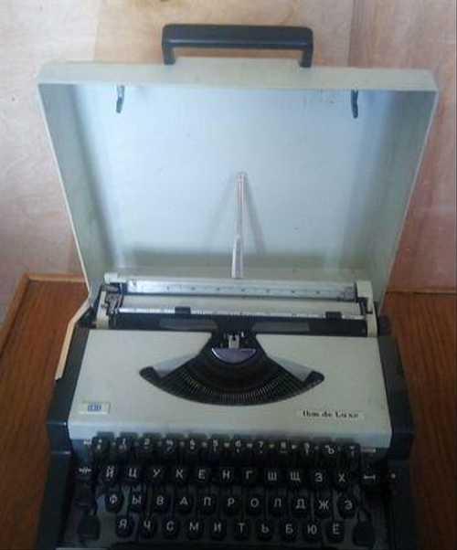Пишущая машинка портативная механическая