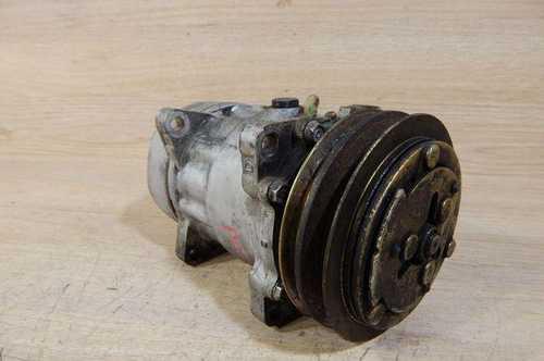 Компрессор кондиционера VW Passat B3