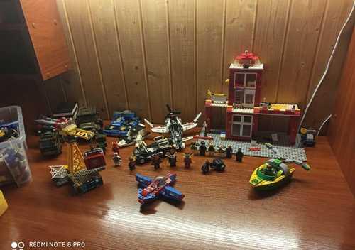 Очень много наборов Лего