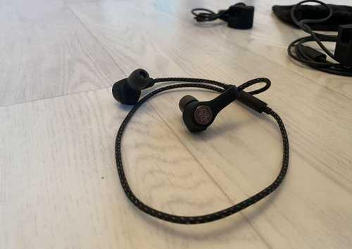 Bang and Olufsen (B&O) beoplay H5 black