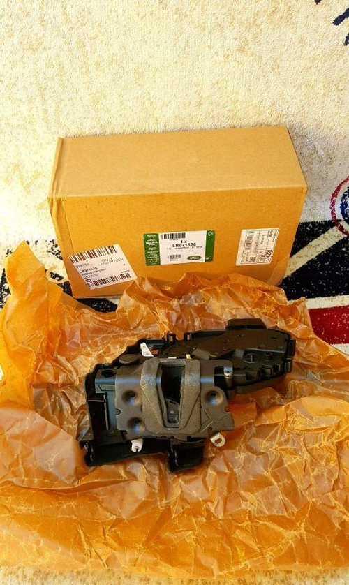 Замок левой двери Range Rover Evoque LR071636