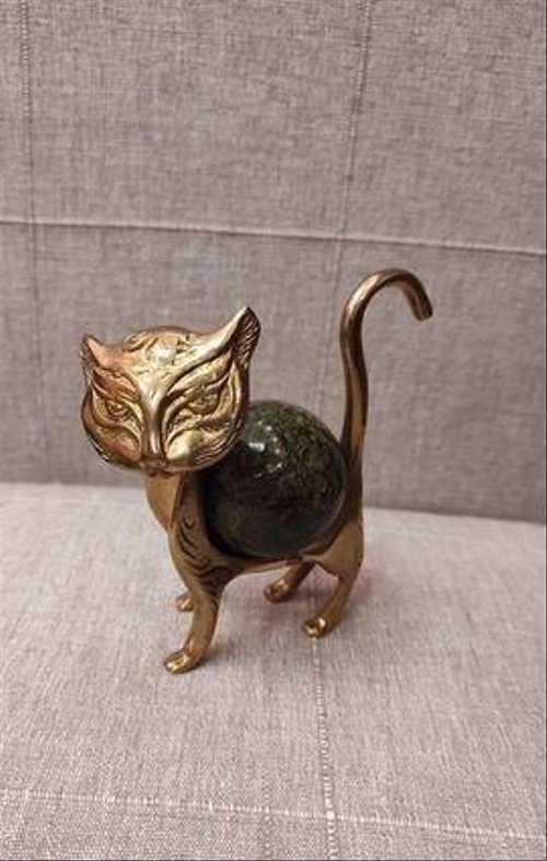 Кот фигурка из бронзы с натуральным камнем