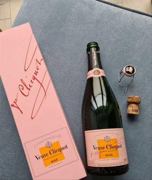 Бутылка вдовы. Бутылочка вдовы. Veuve Clicquot Ponsardin 19 века. Вдова Клико Понсардин 201. Открытая бутылка вдова Клико.