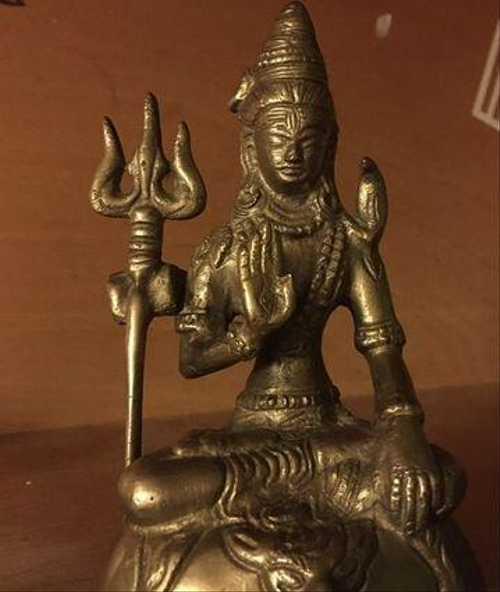 Статуэтки индуистских богов Шива и Вишну
