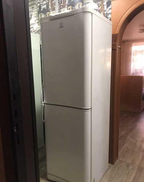 Холодильник indesit C236G