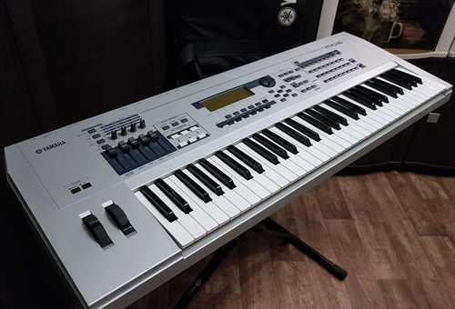Синтезатор Yamaha MO6