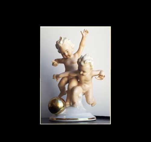 Старинная статуэтка. Фарфор. 1920-40 годы