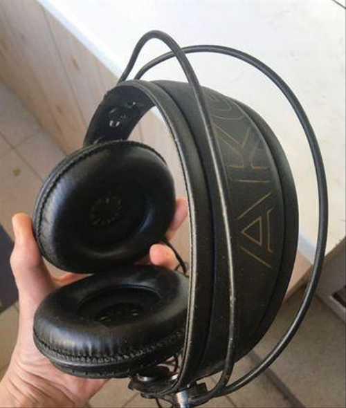 Студийные наушники AKG