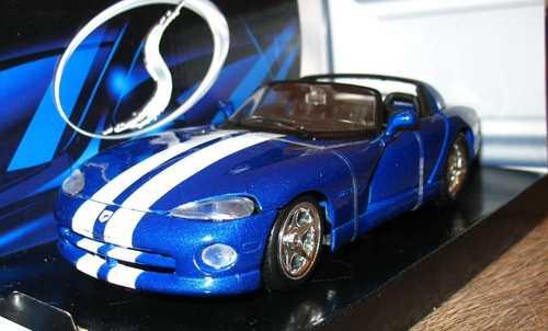 Модель авто 1997 Dodge Viper М1/24 N6