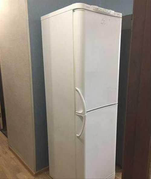 Холодильник indesit