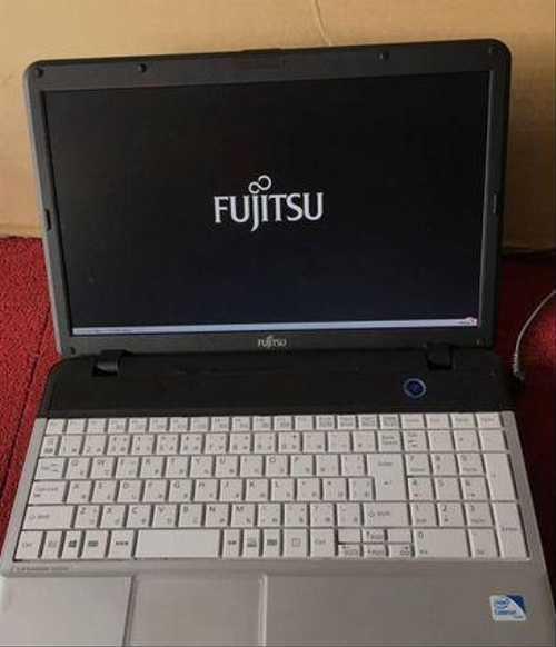 Ноутбук / Fujitsu / Core i3