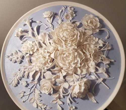 Антикварная фарфоровая тарелка на стену с цветами