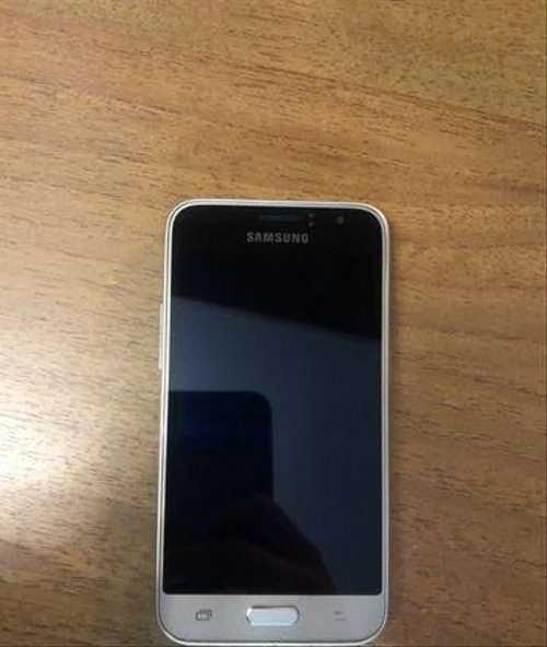 Телефон Samsung j1