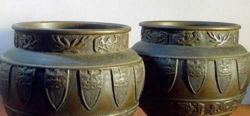 Солидные бронзовые антикварные вазы