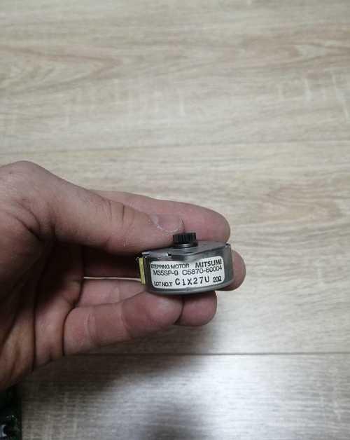 Шаговый двигатель Mitsumi m35SP-9