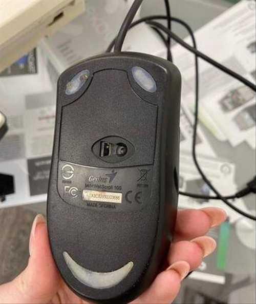 Компьютерная мышь, клавиатура, телефон стационарны
