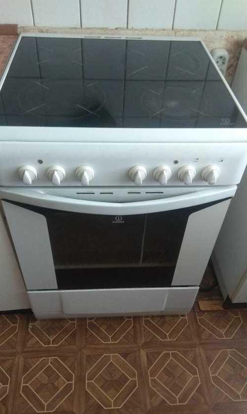 Продам электроплиту indesit