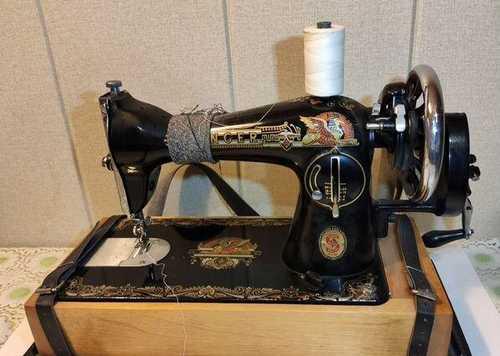 Швейная машинка Singer Зингер с кофром