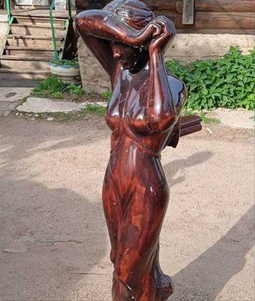 Статуя из дерева