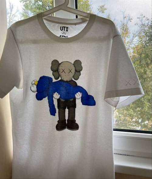 Футболка kaws x Uniqlo