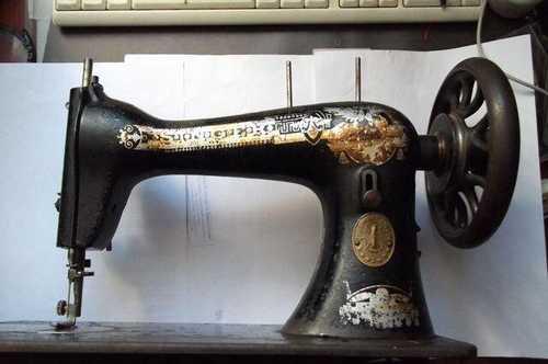 Старинная швейная машинка Zinger