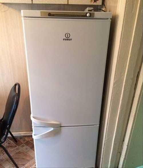 Холодильник двухкамерный Indesit SB150-2