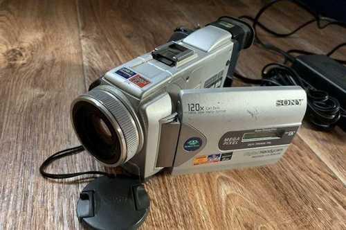 Видеокамера Sony DCR-TRV40E