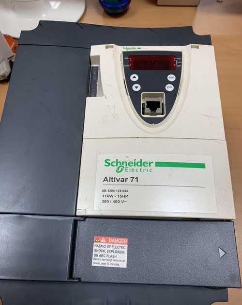 Schneider altivar 71. Частотник альтивар 71. Частотный преобразователь Schneider Electric Altivar 71. Альтивар 71 лифт. Altivar 71 батарейка.