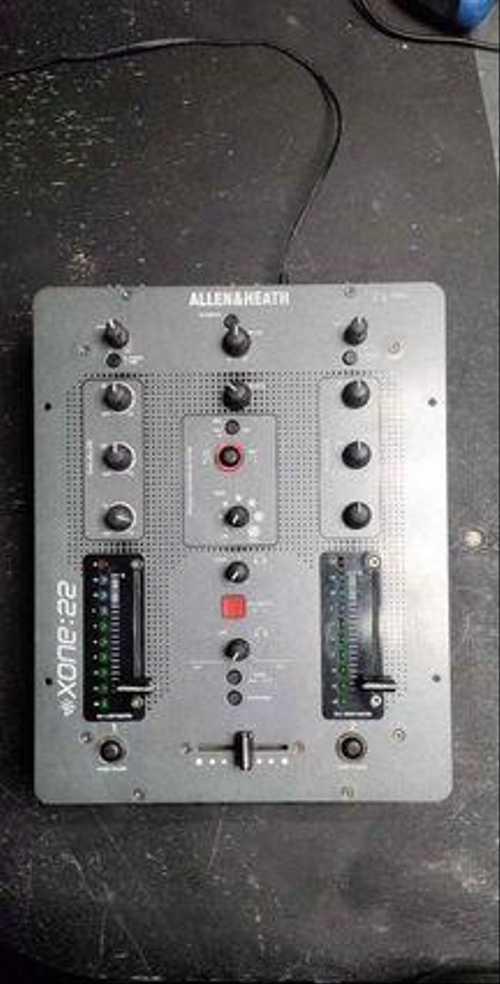 Диджейский микшер Allen Heath Xone 22