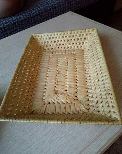 Лоток плетеный