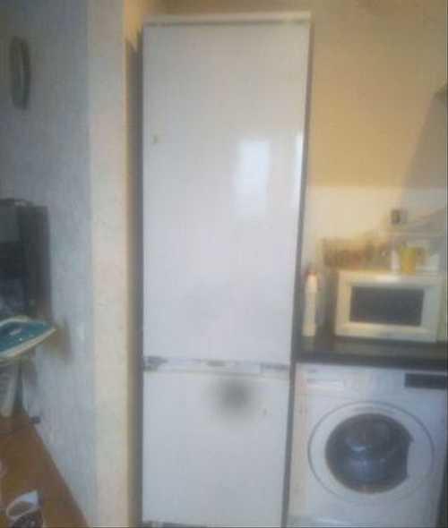 Встраиваемый холодильник Ariston Hotpoint