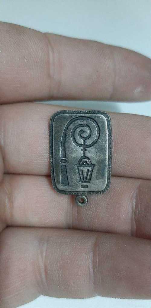 Значок серебро
